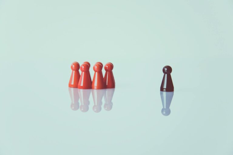 Bridging the Gap: Connecting with Junior Team Members – HR Fraternity