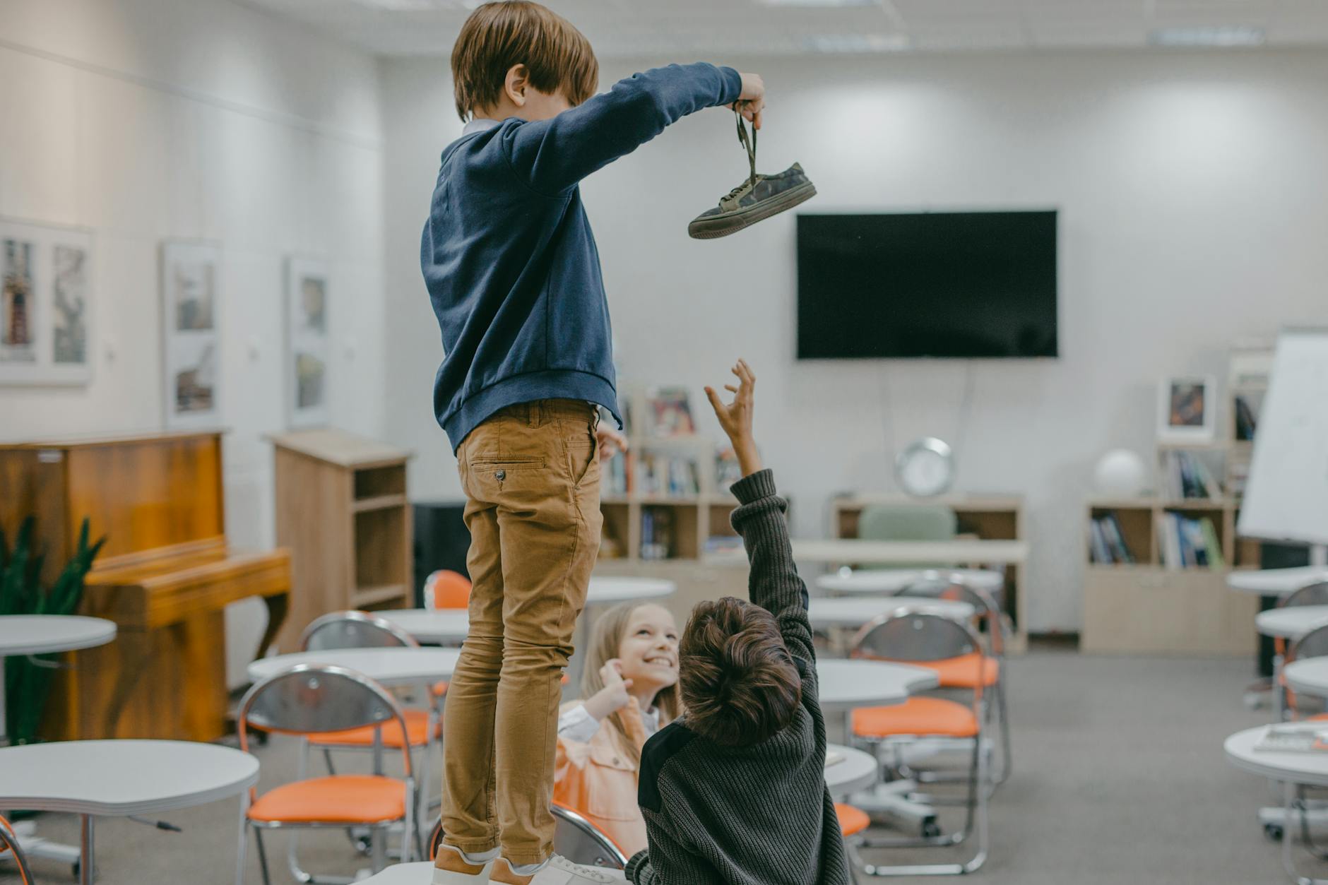 Navigating Diverse Student Conflicts in Group Activities: Effective ...